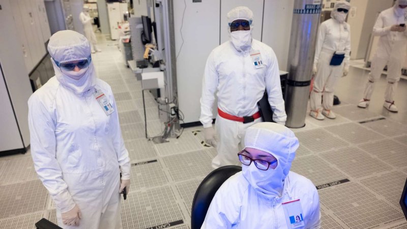 Intel Provides Update on Internal Foundry Model